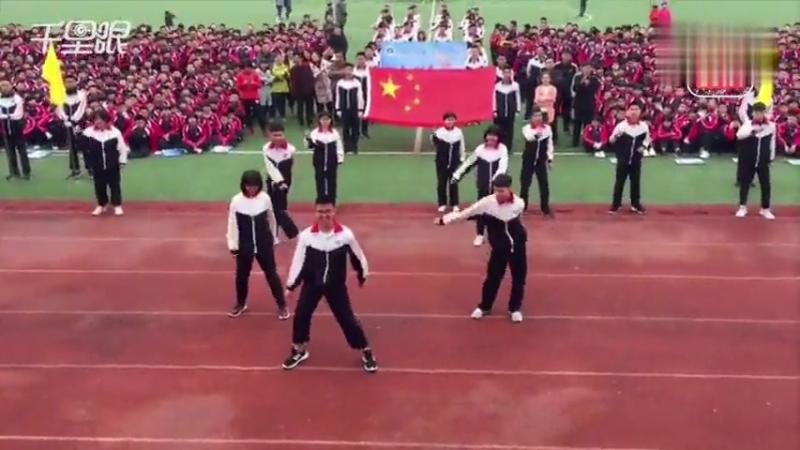 「山东」中学生运动会开幕式花式表演:听到喝彩感觉很幸福