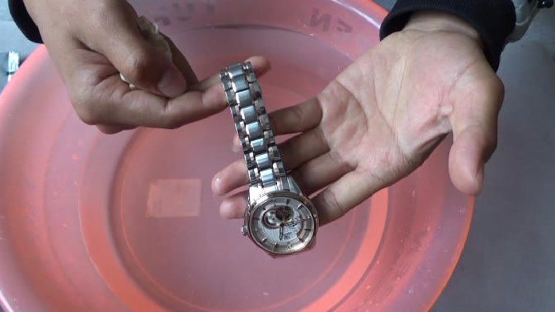 手表戴久了表链很脏,教你快速清洗,跟新买的一样干净