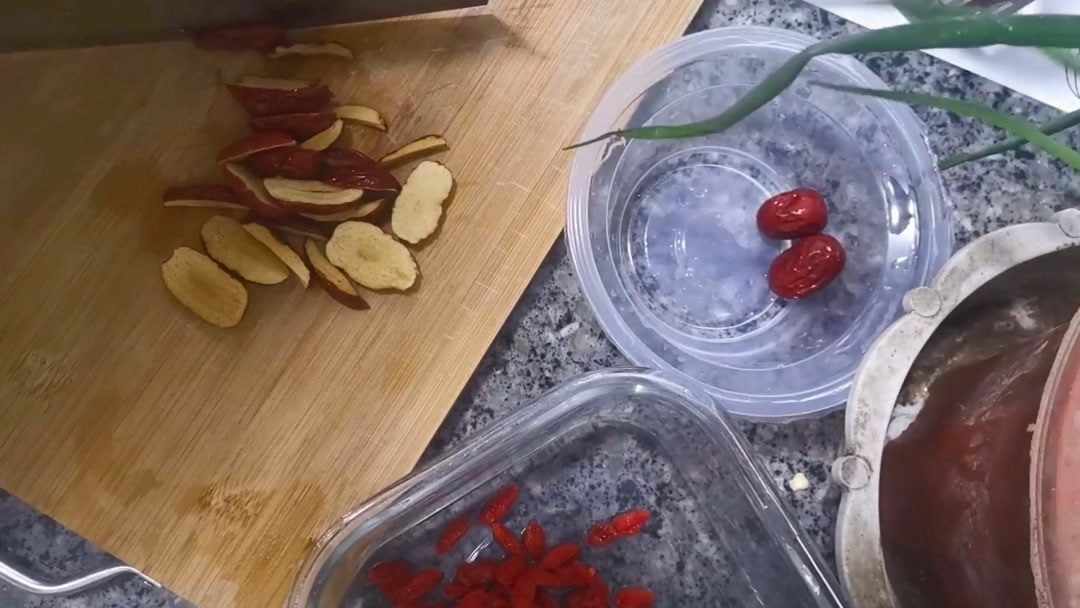 冬日养生茶 红枣枸杞桂圆养生茶