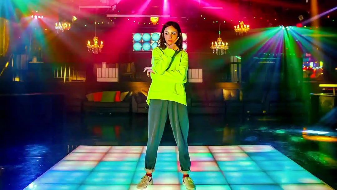 音乐天才少女Gabriela Bee新歌上线