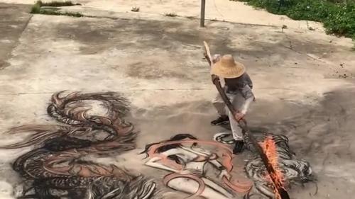 民间高手用烧火棍当成画笔绘画,王者荣耀里的英雄们,被他画活了!