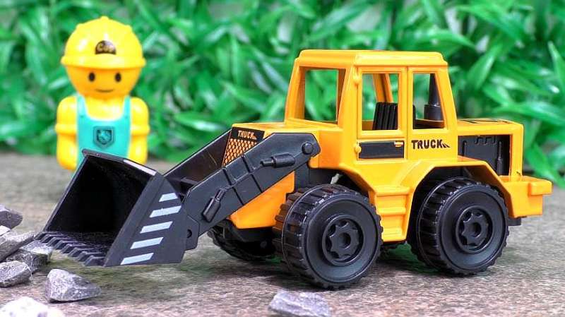 玩具车视频:推土机挖掘机工程车工作表演定格动画