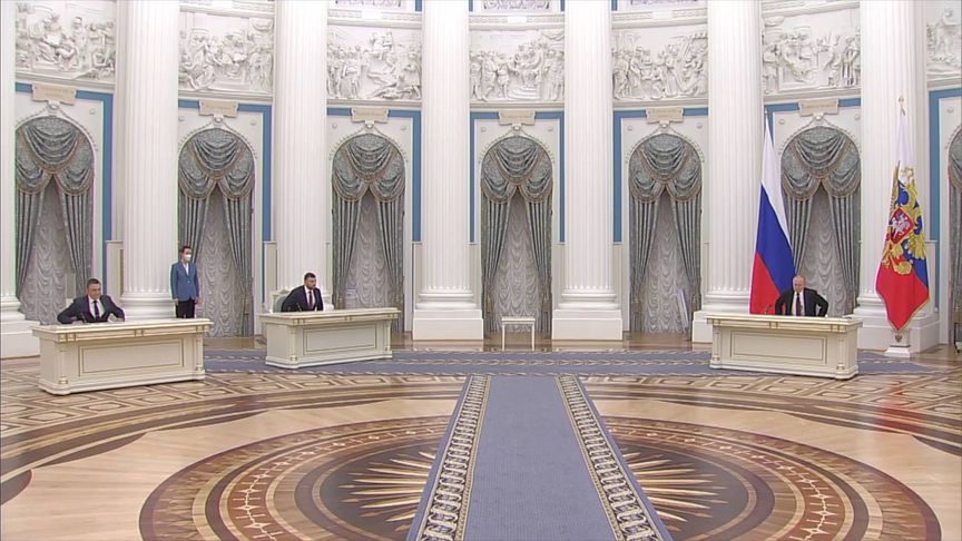 普京签署命令宣布承认乌克兰东部两个“共和国”