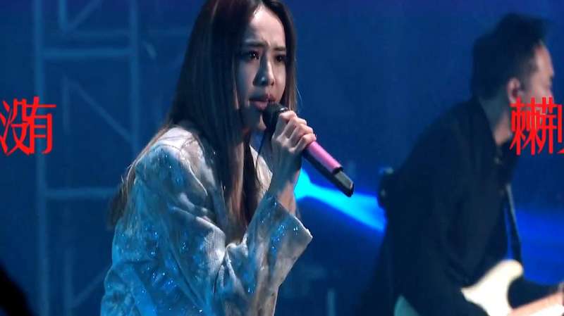 五月天蔡依林演绎《玫瑰少年》,唱出最感人的呐喊,震撼全场!