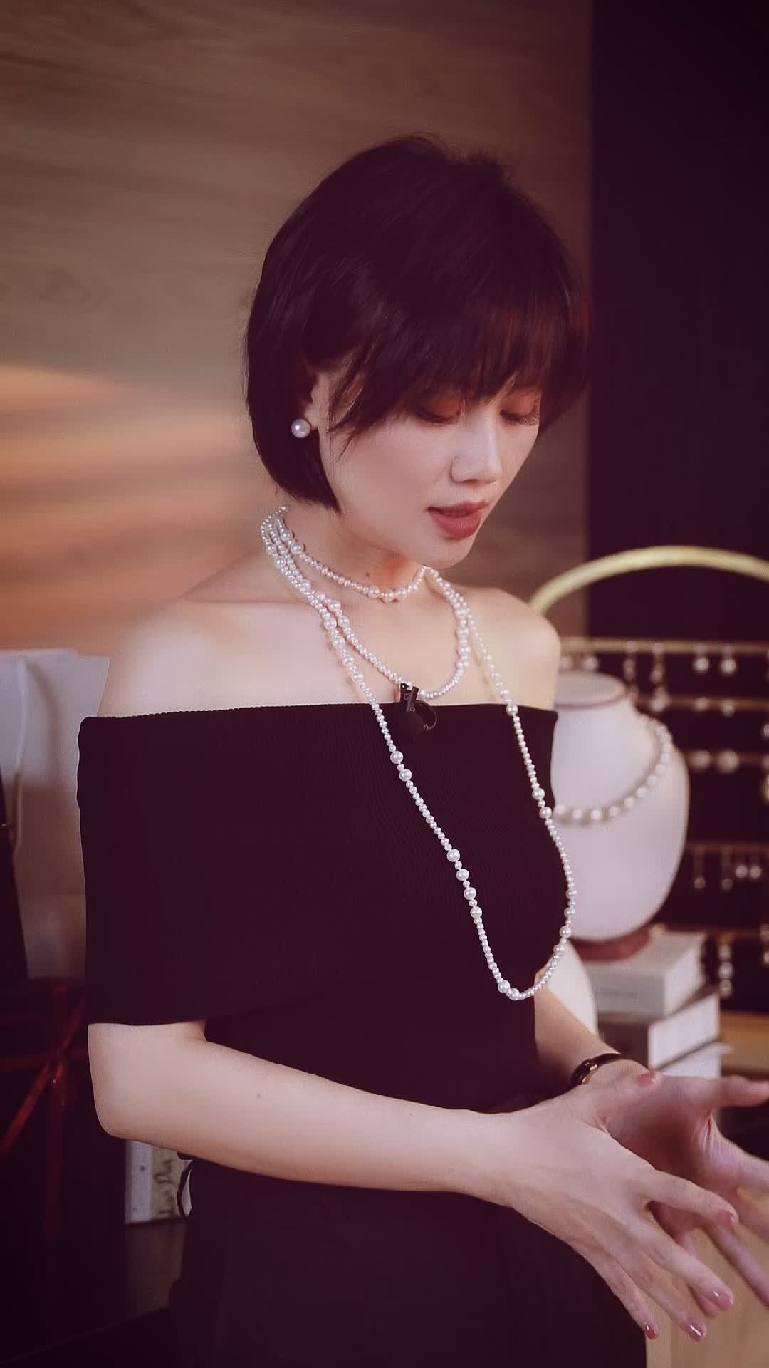 你知道吗香奈儿所有的珍珠都是假的只有亚瑟卡伯送她的那条是真的...