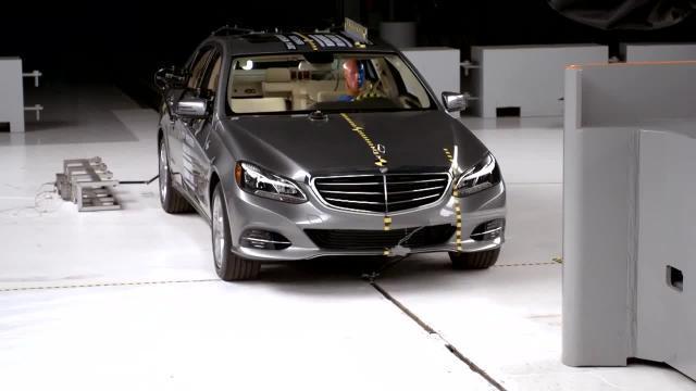 奔驰 E-Class驾驶侧 25%小截面 碰撞测试