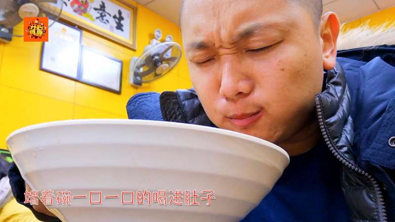 吃完螺蛳粉,还有半碗汤,忍不住喝光了!