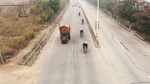 实拍摩托返乡大军,川流不息