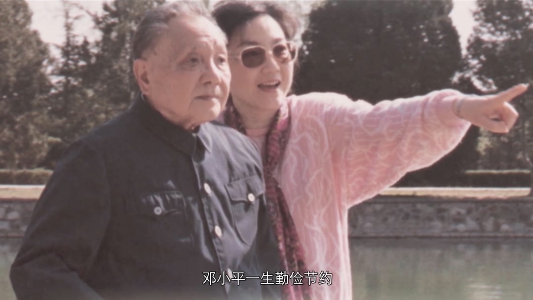 邓小平故居陈列馆:不协调的夹克衫