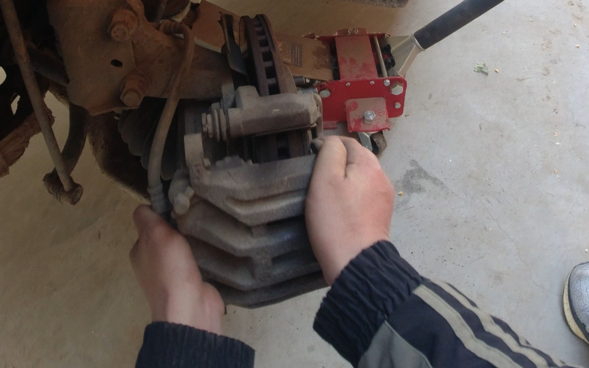 北汽幻速S6手智2016款电子手刹更换前后刹车片