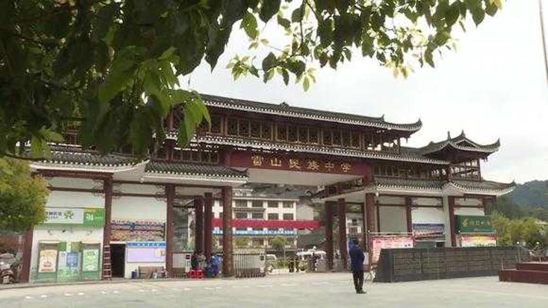 闻 3月16日雷山民中上好疫情防控 的"开学第一课"山