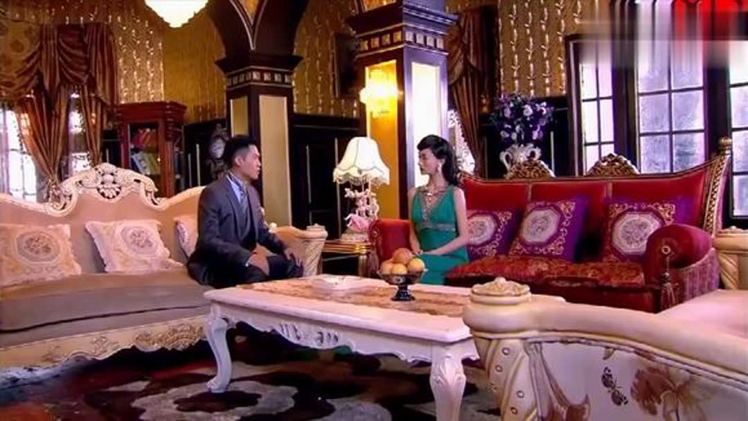 影视:坏女人掐住残疾丈夫,没想到丈夫竟然从轮椅上站起来!