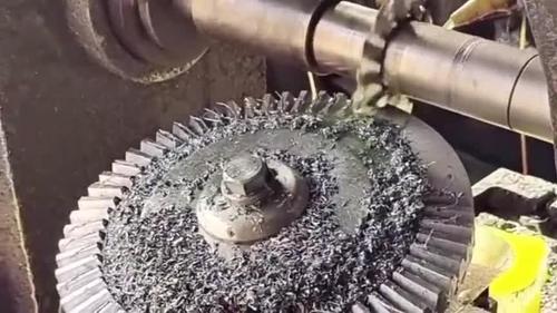 伞齿轮加工,用这种机器三分钟一个齿,工作效率相比怎么样呢