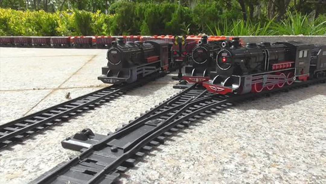 儿时记忆经典蒸汽机火车模型玩具,模拟轨道货运行驶外景实录
