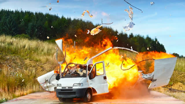 氮气瓶爆开瞬间有多可怕?牛人真车测试,场面触目惊心!