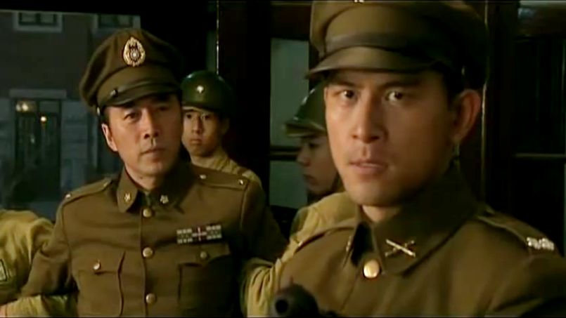 毛人凤借机排斥异己,三人刚走了进去,就有持枪士兵冲了出来!