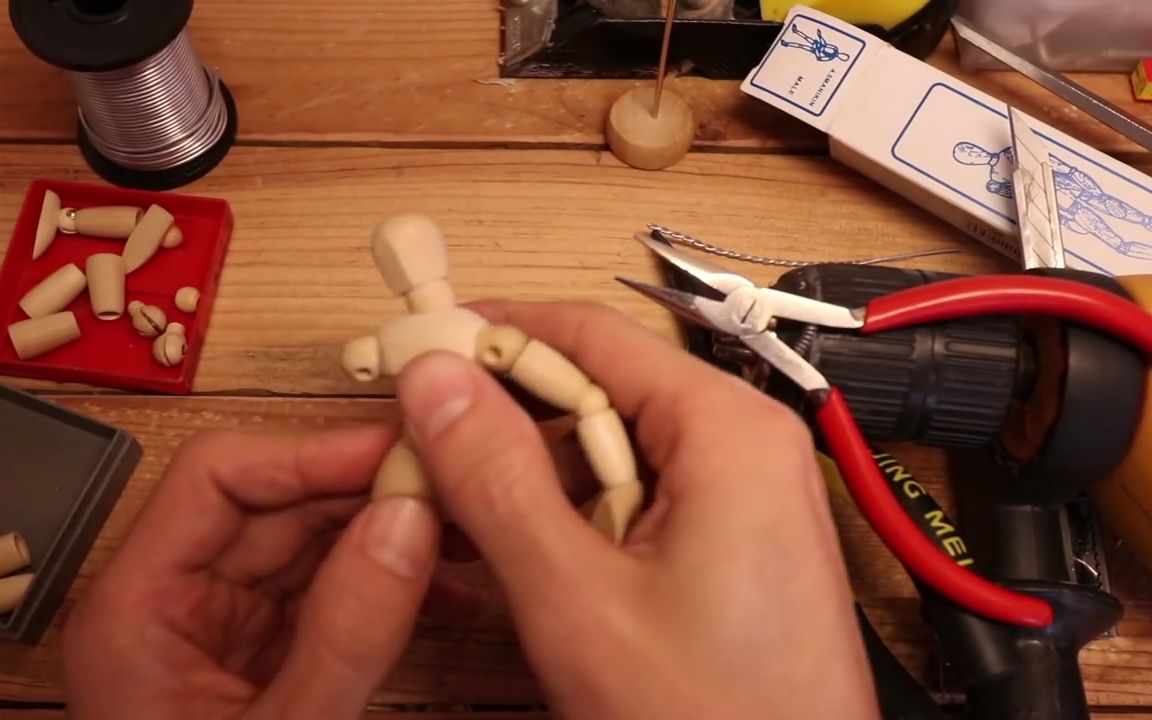 【定格动画初学者tips】如何将3.5欧元的木制人体玩具改造成一个拍...