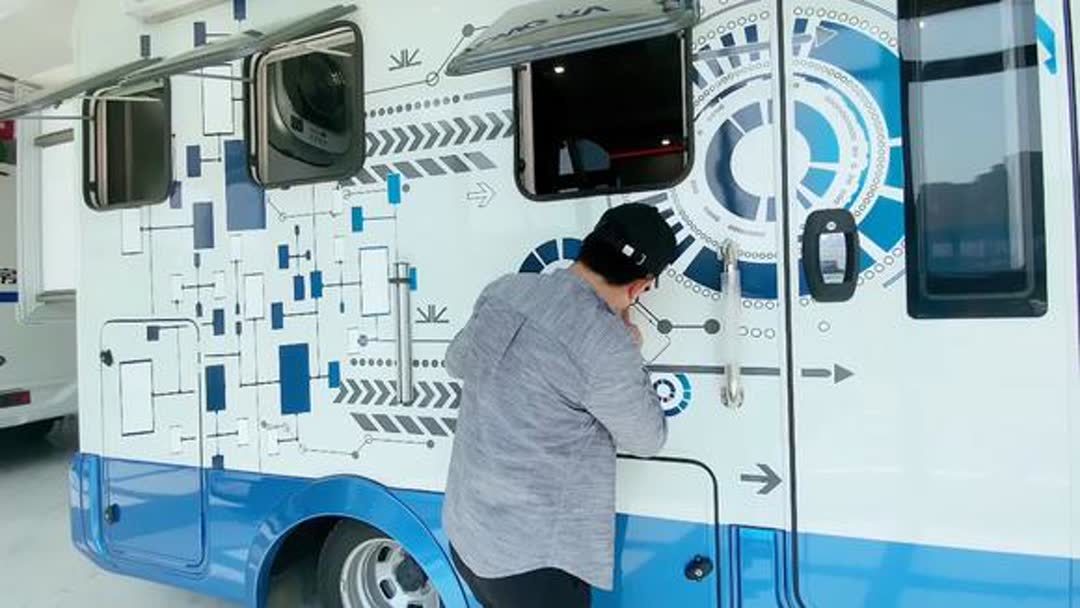 售价90万左右的进口依维柯底盘双拓展房车,除了贵什么都好