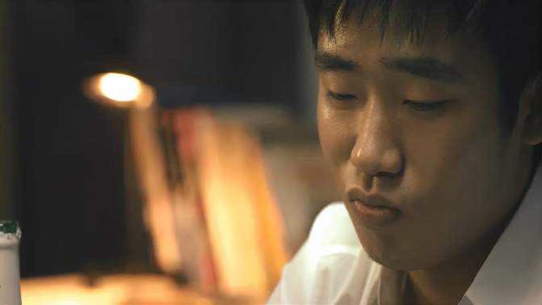 大学毕业宿舍4人聚餐,老实人讲了一个故事,4人全部遇害,电影