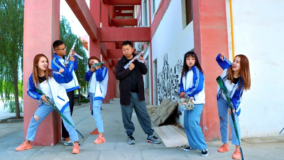 荒野行动游戏,学霸竟是武林高手,用幻影迷踪步Carry全场