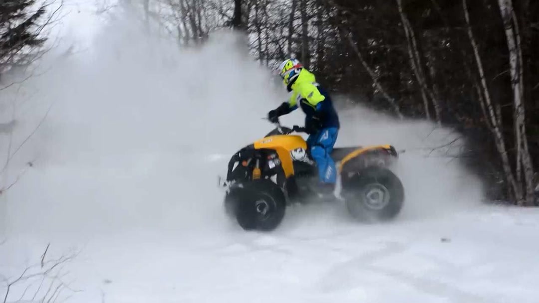 雪地四轮摩托车