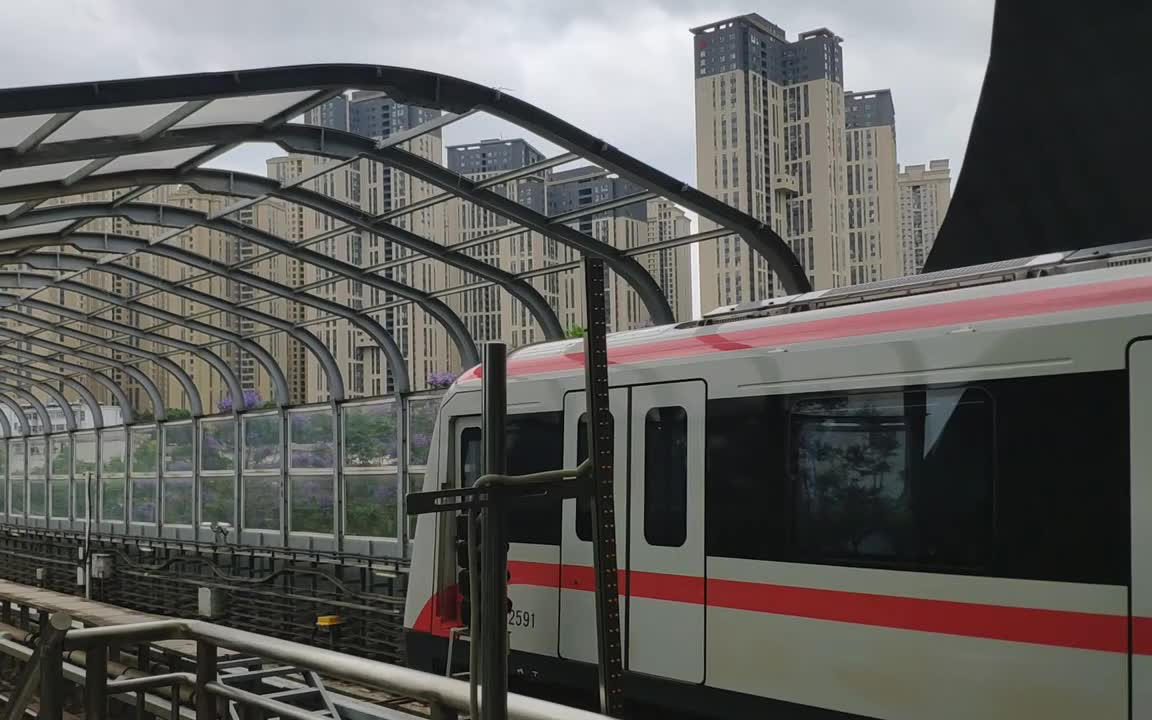 【昆明轨道交通】2号线列车运行中