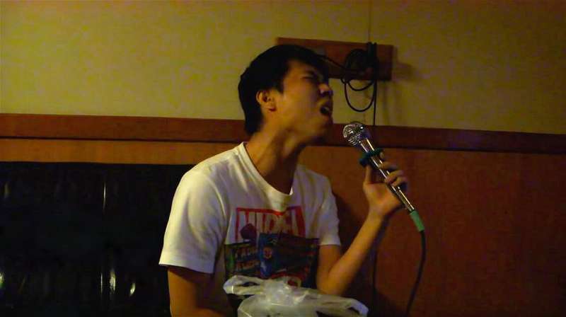 小伙KTV 翻唱林志炫《没离开过》,这高音清亮,太厉害了!