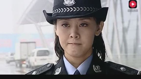 公安局同事送别受伤女警察,场面感人