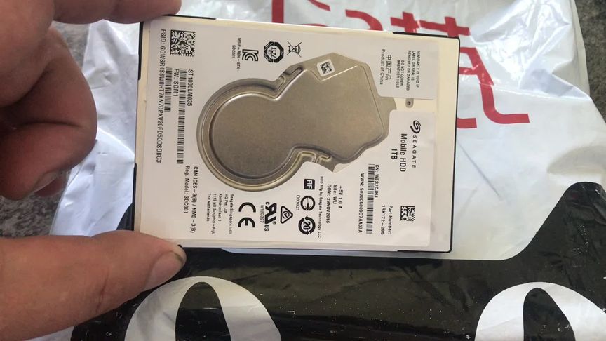 小伙把拆下来的电脑硬盘改成移动硬盘 太好用了 有闲着利用起来吧