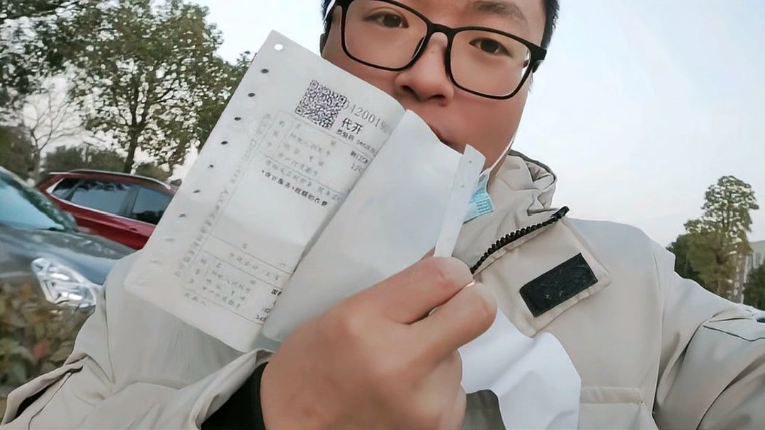 湖北荆门广播电视台给我发奖,工作人员说我到了缴税金额,要开票