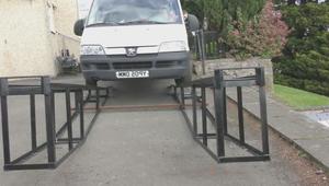 高手在民间!简易汽车举升装备,不需要在地上挖大坑了!够巧的了