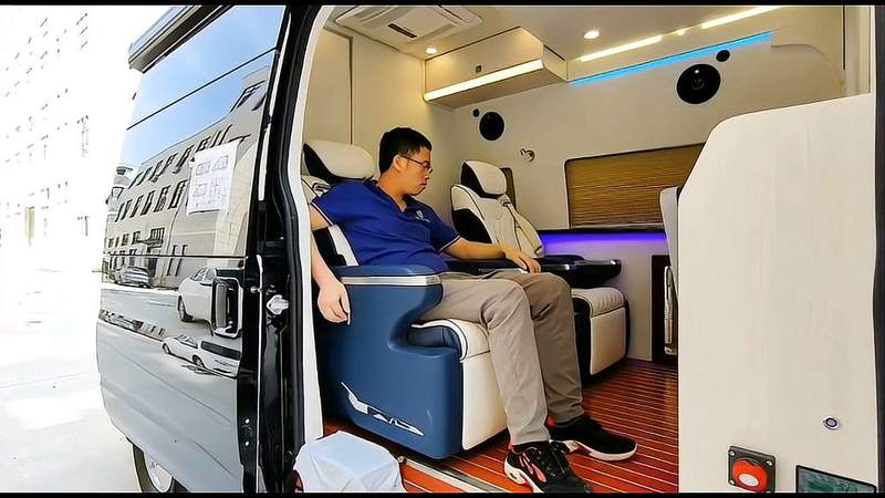 四人坐+升降床+后置厨卫,福特全顺新世代自动挡B型商务房车