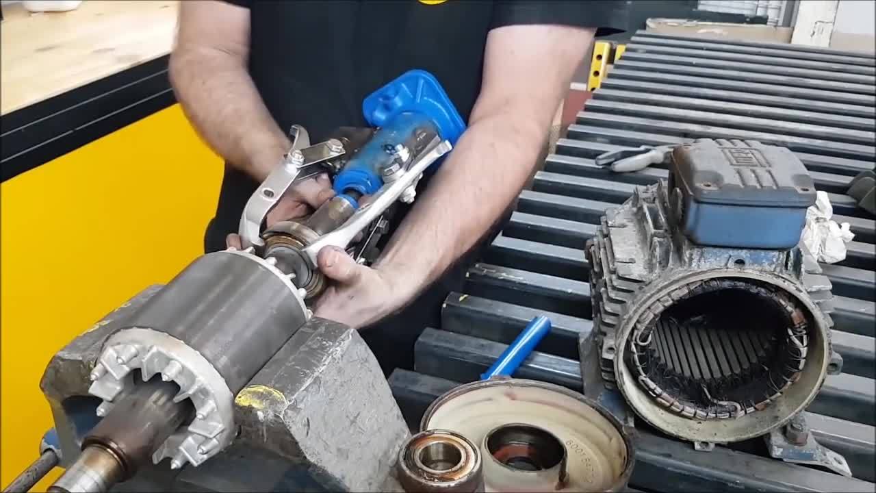 德国牛人用千斤顶自制液压拉拔器,让人爱不释手