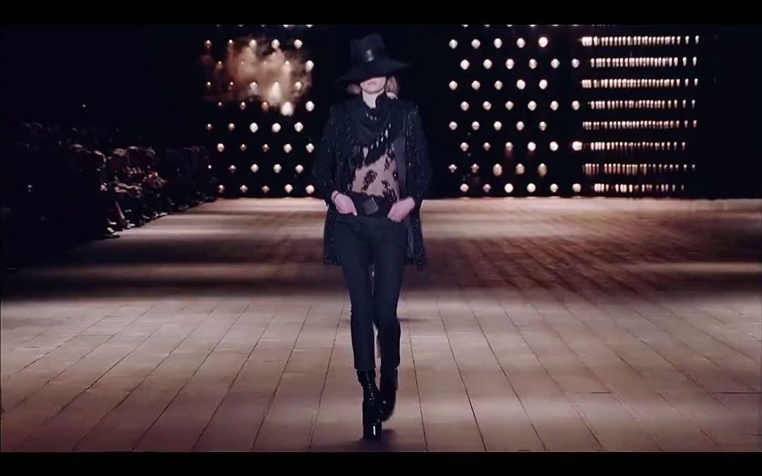 各品牌模特步伐姿态学会了吗