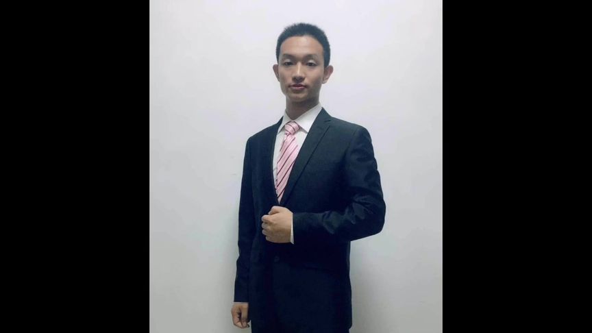 找个有实力证券或者投资咨询公司挂个职准备开直播