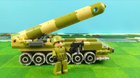 白杨M洲际导弹模型拼装,这样霸气的军事装备模型酷吗?