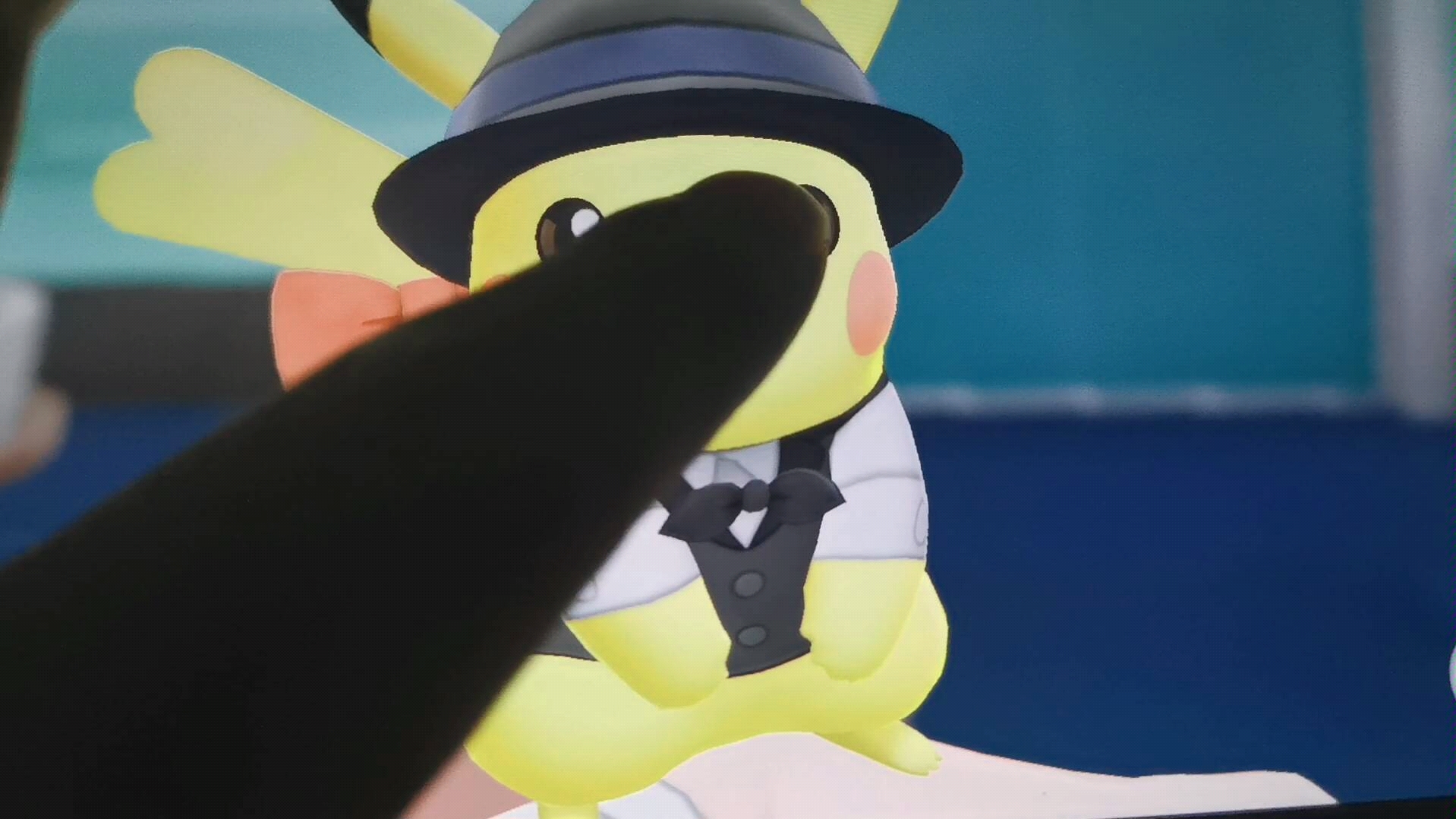 卖萌天才皮卡丘穿上西装!就问你萌不萌!