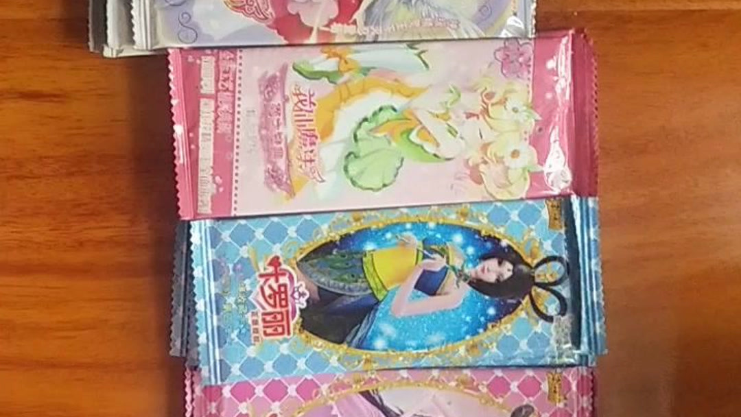 拆卡牌叶罗丽+小花仙