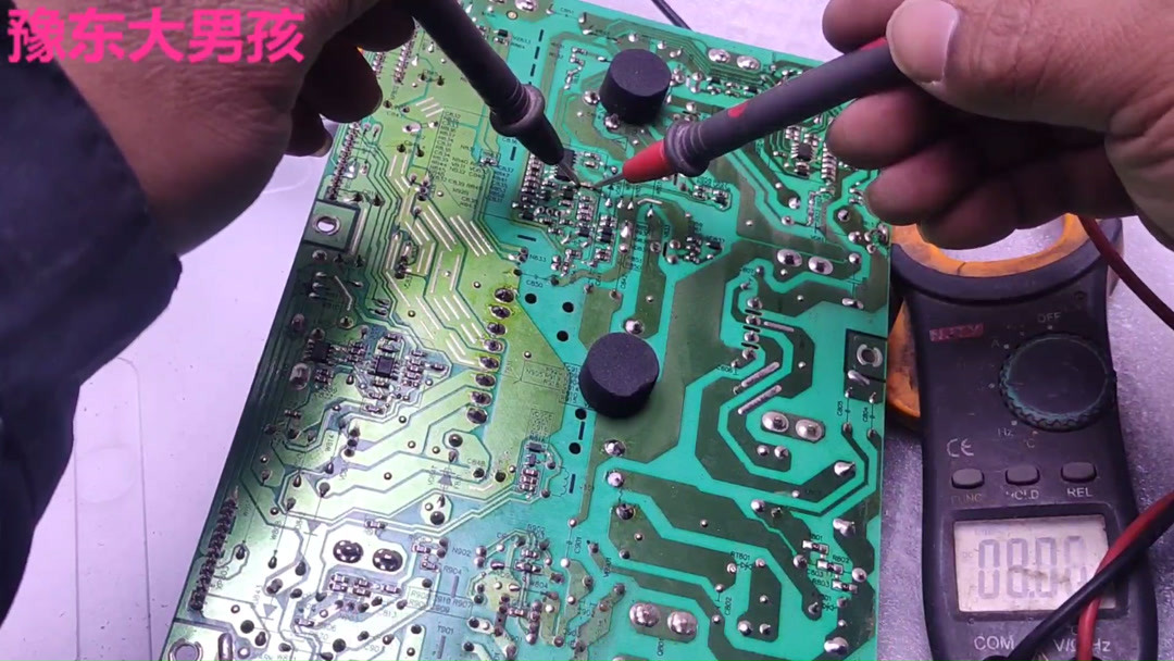 海信液晶电视指示灯闪不开机通病,只需换两个小零件,轻松搞定