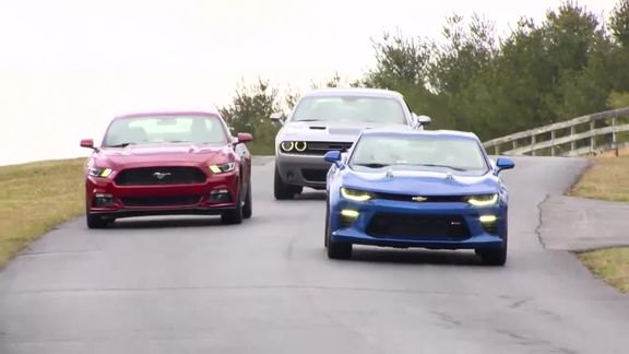 碰撞测试美国肌肉车:大黄蜂,野马,道奇SRT