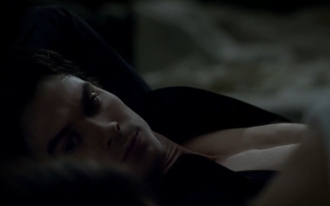 【吸血鬼日记】3x19-最佳场景—埃琳娜和达蒙的床吻场景—永远不要...