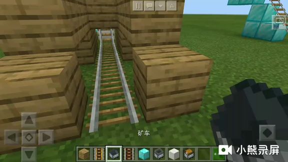 MC玩家制作超小过山车。