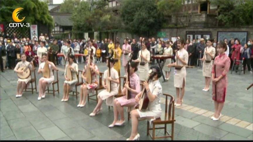 弘扬传统文化 “民乐” 快闪奏响宽窄巷子