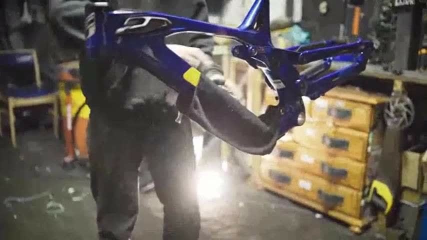 看看国外小伙怎样制造机械自行车,第一次见,长见识了