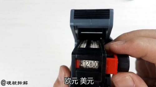 超市里的价格标签是如何打印出来的?拆解手动打码机看看内部构造