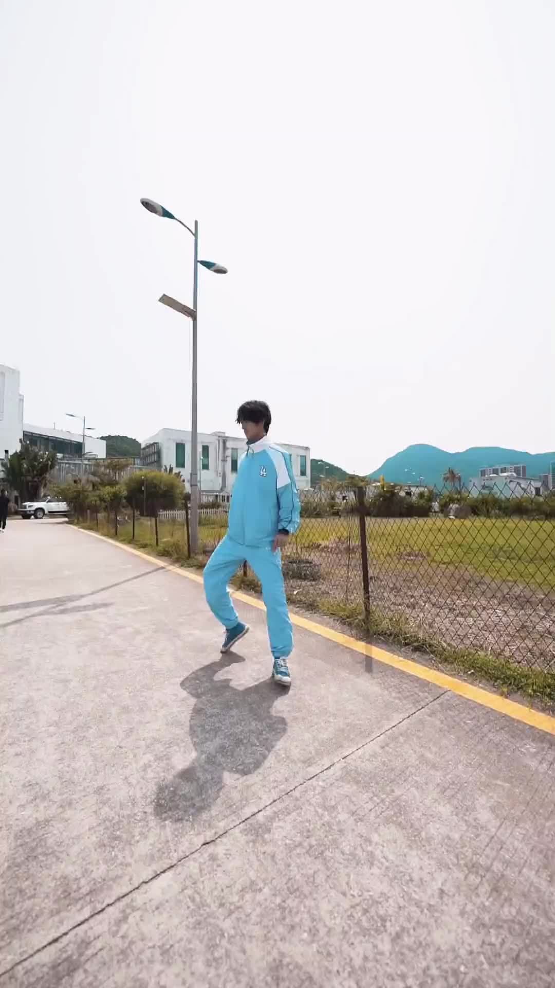 可油可电配置高,科技潮流油耗低。