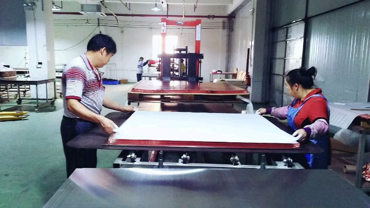 让大家看看LED灯里用的铝基板是如何生产,同行的朋友互相交流!