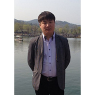 邴佳宇 