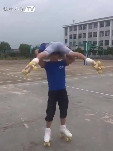 动作危险,切勿模仿,请家长看好自己的宝宝们