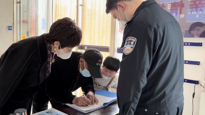 果然视频丨果果时隔三年终于见到爸爸!父亲在监狱完成术前签字